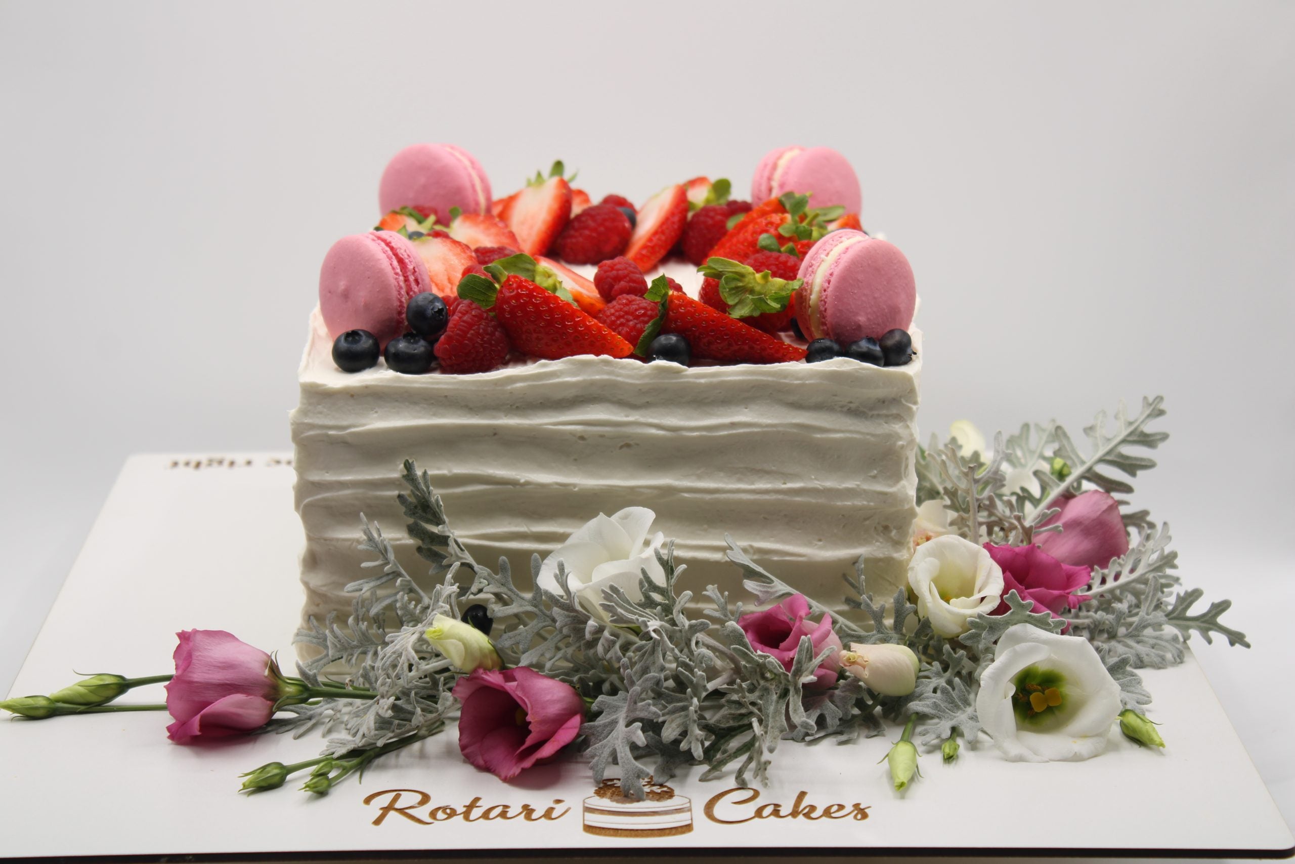 Poppy Cake with Caramel/banana – Rotari bakes