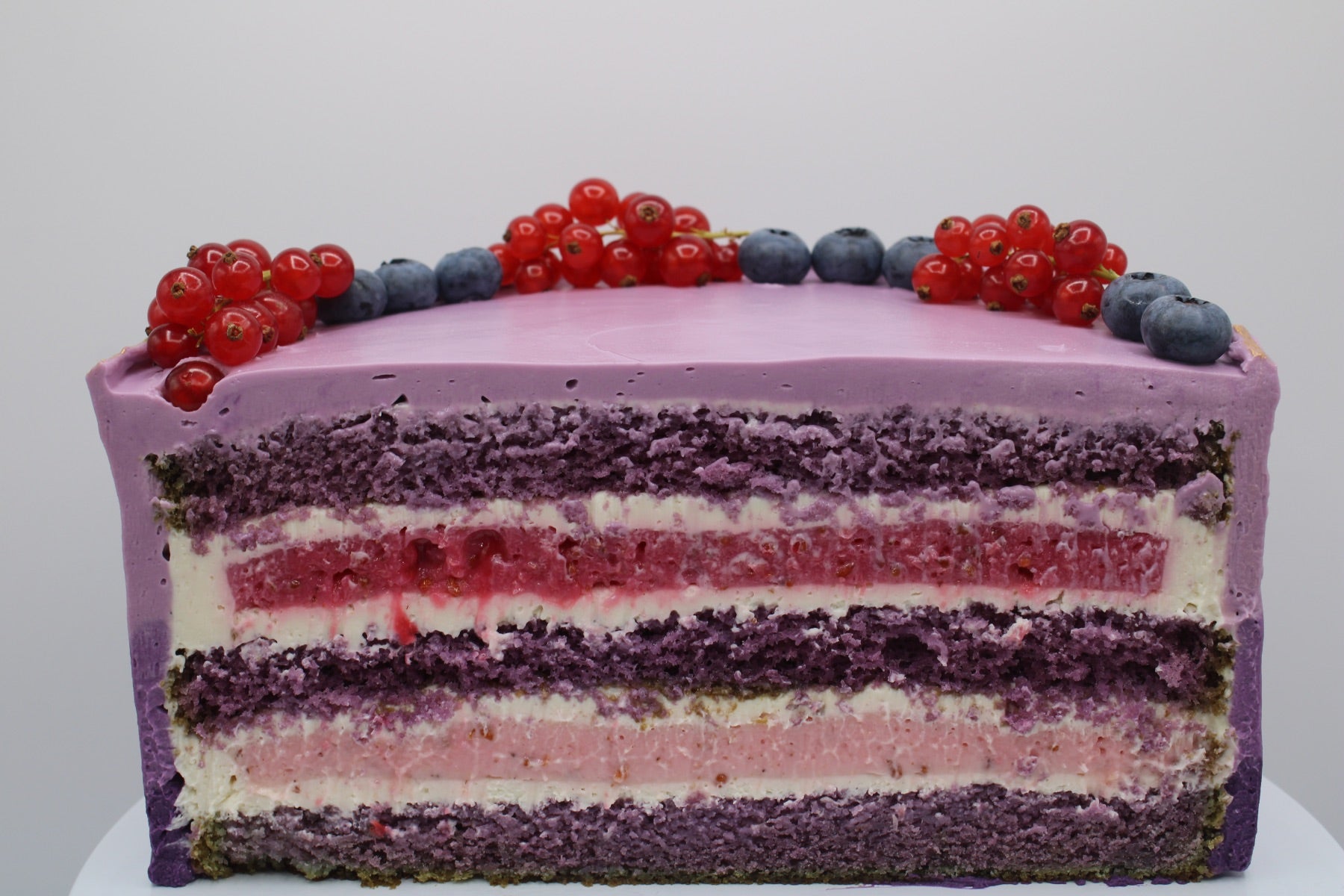 Lavender & Redcurrants Cake – Rotari bakes